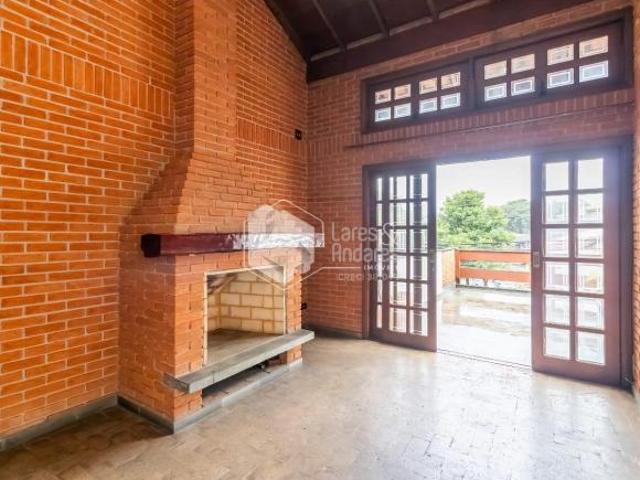 Sobrado para venda em Jardim Regina com 3 quartos, sendo 1 suíte, 226m²