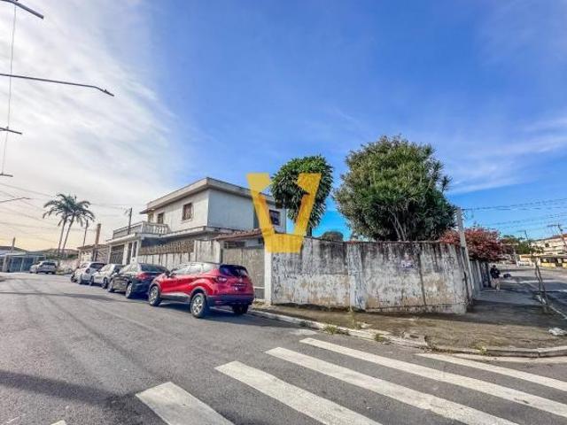 Sobrado para venda em Jardim Regina com 3 quartos, 230m²