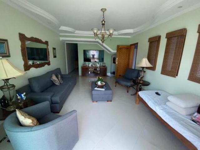 Sobrado para venda em Jardim Regina com 4 quartos, sendo 1 suíte, 277m²