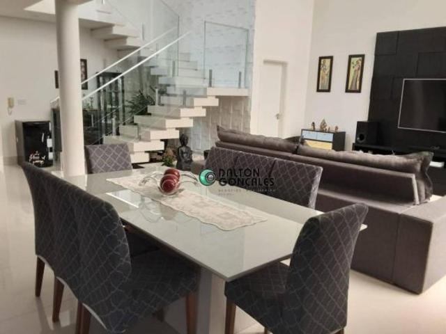 Sobrado para venda em Jardim Residencial Dona Lucilla de 279.00m² com 3 Quartos, 3 Suites e 4 Garage