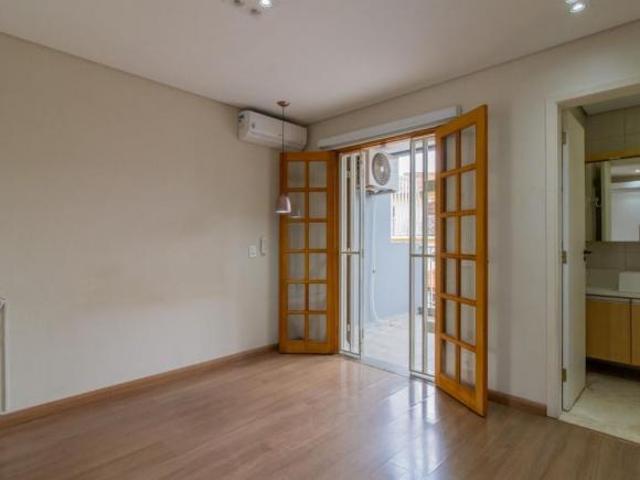 Sobrado para venda em Jardim Santa Mena com 3 quartos, sendo 1 suíte, 240m²