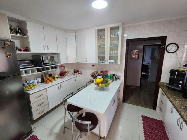 Sobrado para venda em Jardim Santa Luzia de 190.00m² com 4 Quartos, 1 Suite e 2 Garagens
