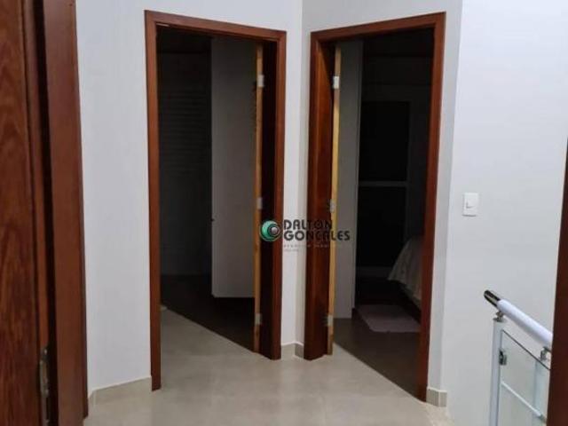 Sobrado para venda em Jardim Santorini de 153.00m² com 3 Quartos, 1 Suite e 3 Garagens