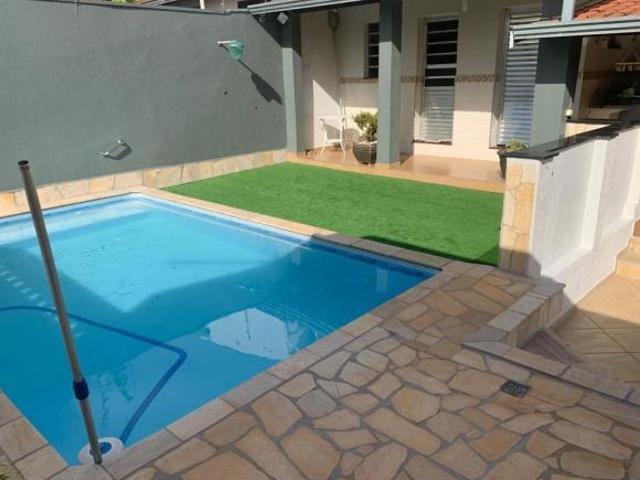 Sobrado para venda em Jardim Sartori de 220.00m² com 3 Quartos e 2 Garagens