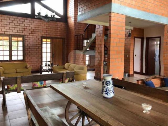 Sobrado para venda em Jardim Tereza Cristina de 250.00m² com 4 Quartos, 1 Suite e 8 Garagens