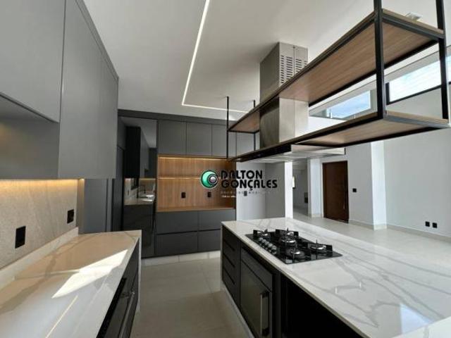 Sobrado para venda em Jardim Villa Romana de 285.00m² com 3 Quartos, 3 Suites e 6 Garagens