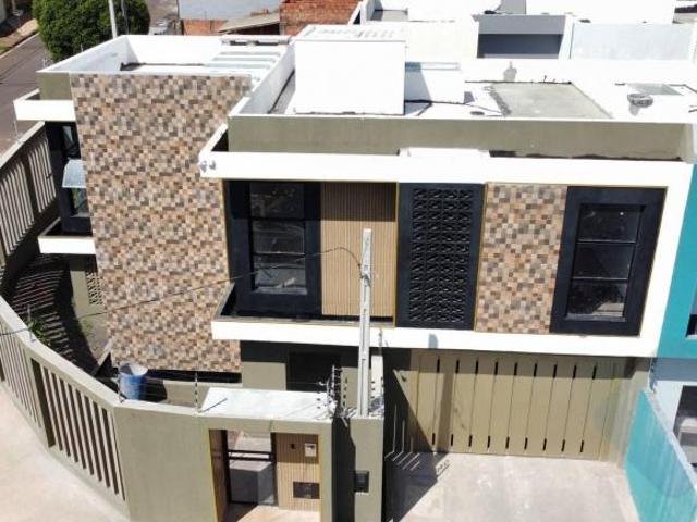 Sobrado para venda em Jardim Ypê de 190.00m² com 3 Quartos, 1 Suite e 2 Garagens