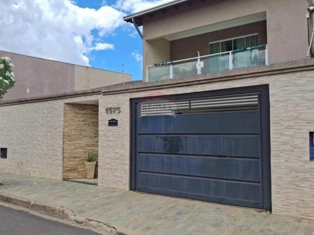 Sobrado para venda em Junqueira de 204.57m² com 2 Quartos, 1 Suite e 2 Garagens