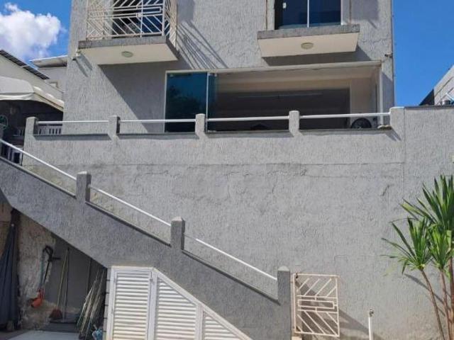 Sobrado para venda em Louveira de 290.00m² com 3 Quartos, 1 Suite e 3 Garagens