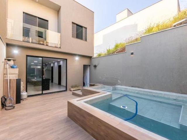Sobrado para venda em Laranjeiras com 3 quartos, sendo 3 suítes, 128m²