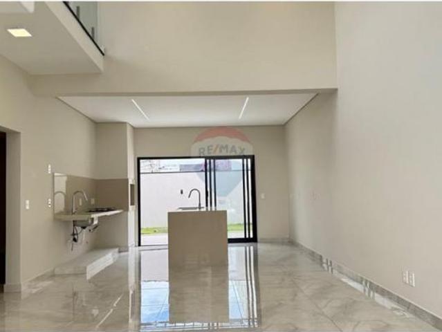 Sobrado para venda em Lívia Ii de 191.00m² com 3 Quartos, 1 Suite e 4 Garagens