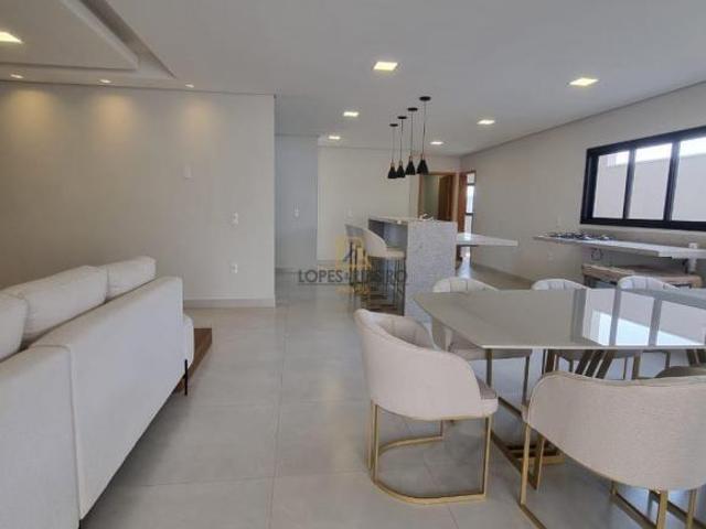 Sobrado para venda em Lívia Iii de 307.00m² com 3 Quartos, 3 Suites e 2 Garagens