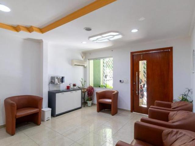Sobrado para venda em Moema com 3 quartos, sendo 1 suíte, 180m²