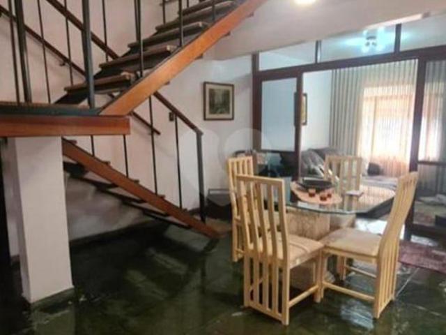 Sobrado para Venda em Mogi das Cruzes, Jardim Universo, 4 dormitórios, 1 suíte, 3 banheiros, 3 vagas