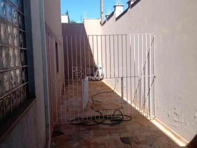 Sobrado para venda em Morumbi de 310.00m² com 4 Quartos, 1 Suite e 3 Garagens
