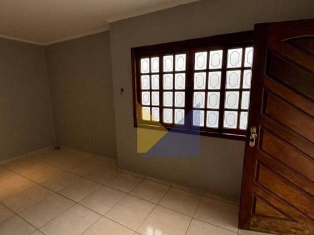 Sobrado para venda em Macedo de 228.00m² com 3 Quartos, 1 Suite e 3 Garagens