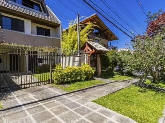 Sobrado para venda em Mercês de 144.00m² com 2 Quartos, 1 Suite e 2 Garagens