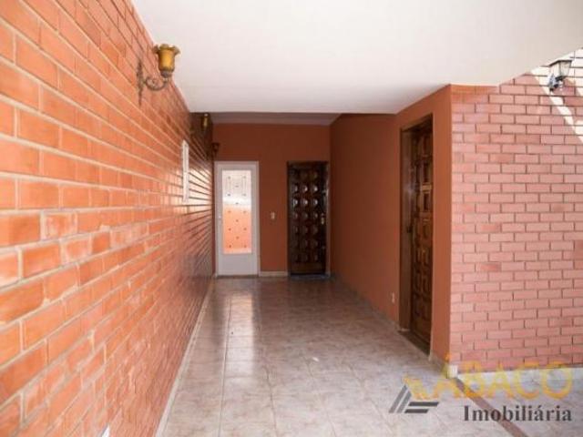 Sobrado para venda em Centro de 250.00m² com 3 Quartos, 1 Suite e 2 Garagens