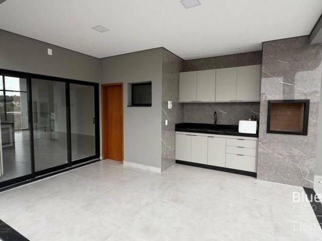 Sobrado para venda em São Venâncio de 224.00m² com 4 Quartos, 3 Suites e 4 Garagens