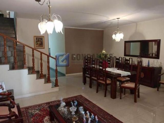 Sobrado para Venda em Santo André Santa Terezinha — 8 Quartos, 4 Suítes e 5 Vagas