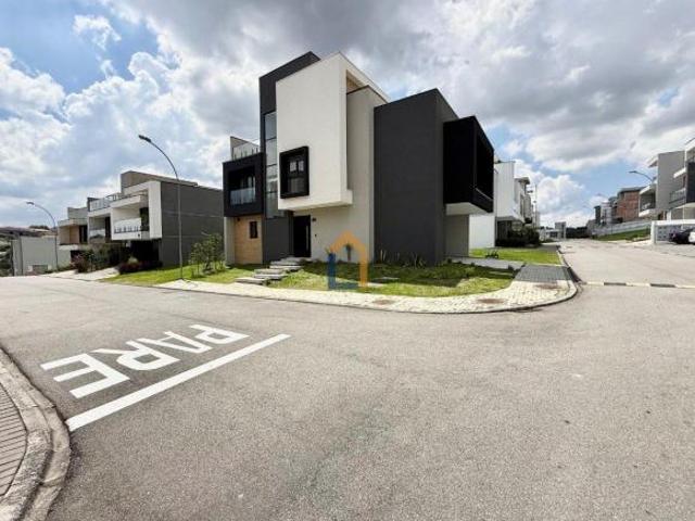 Sobrado para venda em Santa Cândida de 194.00m² com 3 Quartos, 2 Suites e 2 Garagens