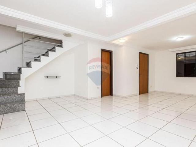 Sobrado para venda em Santa Felicidade de 160.00m² com 3 Quartos, 1 Suite e 2 Garagens