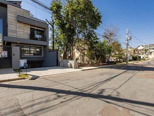 Sobrado para venda em Santa Felicidade de 295.00m² com 3 Quartos, 1 Suite e 4 Garagens