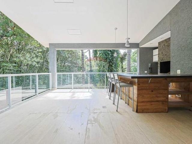 Sobrado para venda em Santa Felicidade de 391.00m² com 3 Quartos, 1 Suite e 3 Garagens