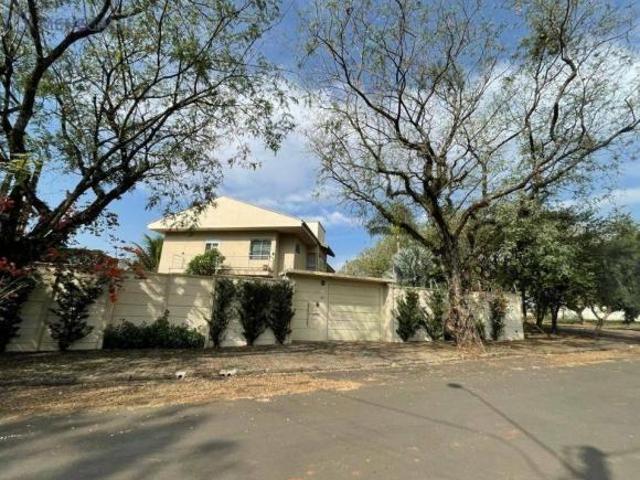 Sobrado para venda em Santa Rita de 360.00m² com 4 Quartos, 4 Suites e 5 Garagens
