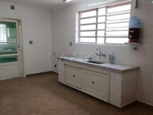 Sobrado para venda em Santana com quintal e 6 vagas de garagem travessa da Alfredo Pujol