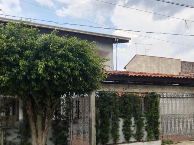 Sobrado para Venda em Poá, Jardim Medina, 5 dormitórios, 1 suíte, 4 banheiros, 8 vagas