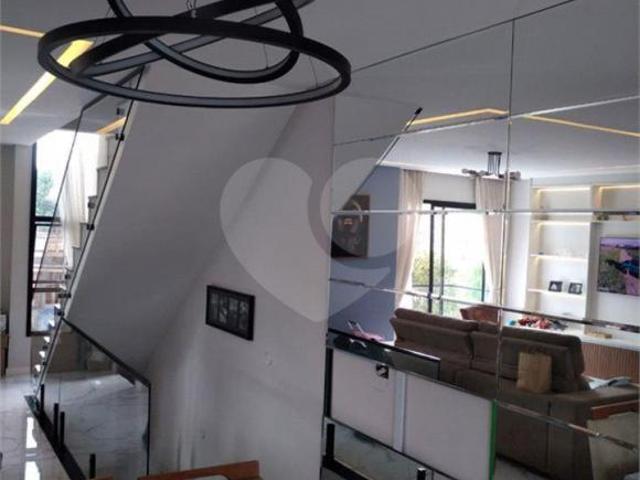 Sobrado para venda em Portais polvilho de 190.00m² com 3 Quartos, 1 Suite e 4 Garagens