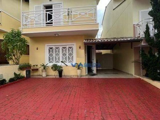 Sobrado para venda em Portal Dos Gramados de 202.00m² com 4 Quartos, 2 Suites e 4 Garagens