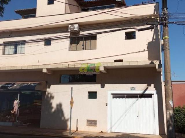 Sobrado para venda em Paraíso de 136.00m² com 3 Quartos, 1 Suite e 2 Garagens