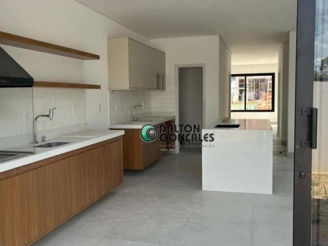 Sobrado para venda em Park Gran Reserve de 224.00m² com 3 Quartos, 3 Suites e 2 Garagens