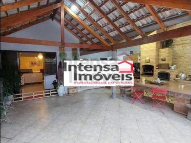 Sobrado para venda em Parque Aeroporto de 180.00m² com 3 Quartos, 1 Suite e 2 Garagens