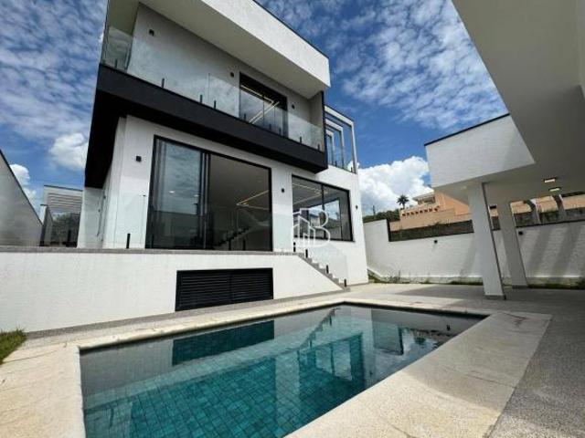 Sobrado para venda em Parque Das Quaresmeiras de 342.00m² com 4 Quartos, 4 Suites e 4 Garagens