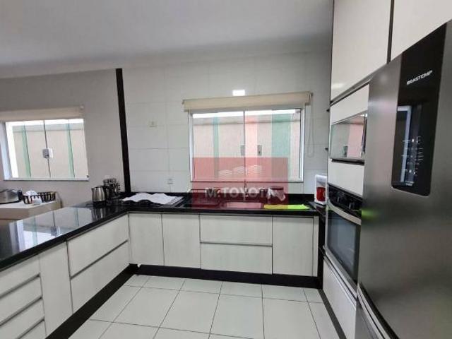 Sobrado para venda em Parque Renato Maia de 131.00m² com 3 Quartos, 1 Suite e 2 Garagens
