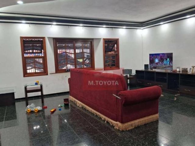 Sobrado para venda em Parque Renato Maia de 300.00m² com 5 Quartos, 2 Suites e 4 Garagens