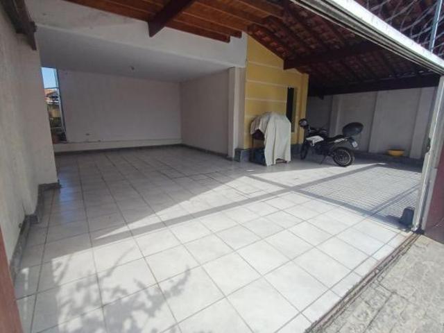 Sobrado para venda em Parque São Benedito de 250.00m² com 4 Quartos, 4 Suites e 5 Garagens