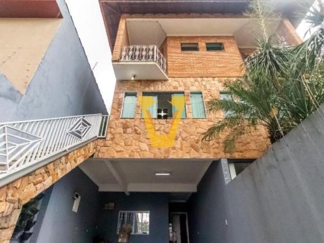 Sobrado para venda em Parque São Domingos com 3 quartos, sendo 3 suítes, 190m²