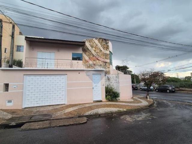 Sobrado para venda em Parque Universitário de 219.98m² com 3 Quartos, 3 Suites e 1 Garagem