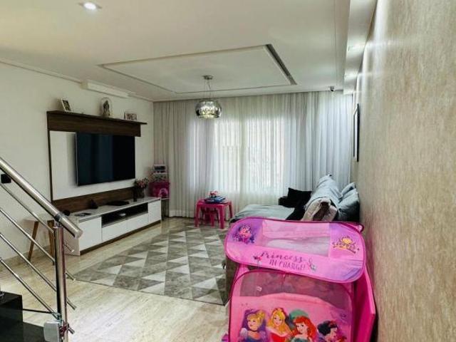 Sobrado para venda em Penha De França de 256.00m² com 3 Quartos, 3 Suites e 4 Garagens