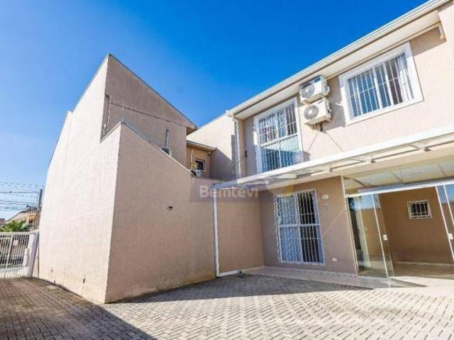 Sobrado para venda em Pilarzinho de 137.00m² com 3 Quartos, 1 Suite e 3 Garagens