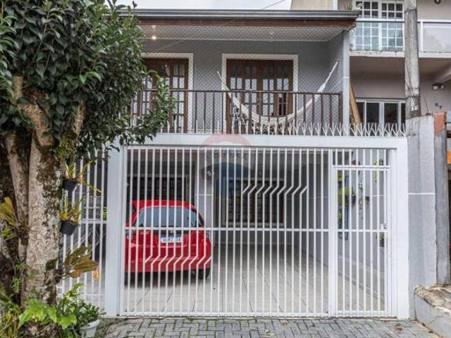 Sobrado para venda em Pilarzinho de 204.00m² com 3 Quartos, 1 Suite e 3 Garagens