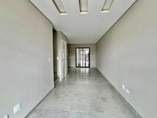 Sobrado para venda em Pinheirinho de 111.11m² com 3 Quartos, 1 Suite e 2 Garagens