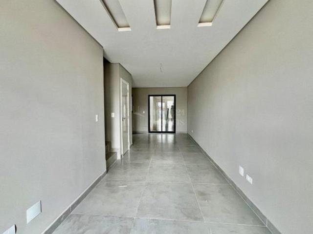 Sobrado para venda em Pinheirinho de 111.11m² com 3 Quartos, 1 Suite e 2 Garagens