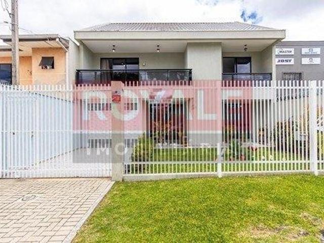 Sobrado para venda em Pinheirinho de 268.00m² com 5 Quartos, 5 Suites e 4 Garagens