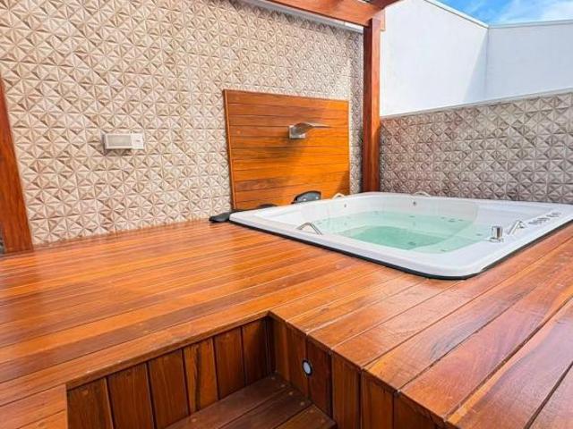 Sobrado para venda em Pinheirinho de 300.00m² com 3 Quartos, 1 Suite e 4 Garagens