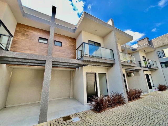 Sobrado para venda em Pinheirinho em Curitiba Paraná de 79.00m² com 2 Quartos, 1 Suíte e 2 Garagens